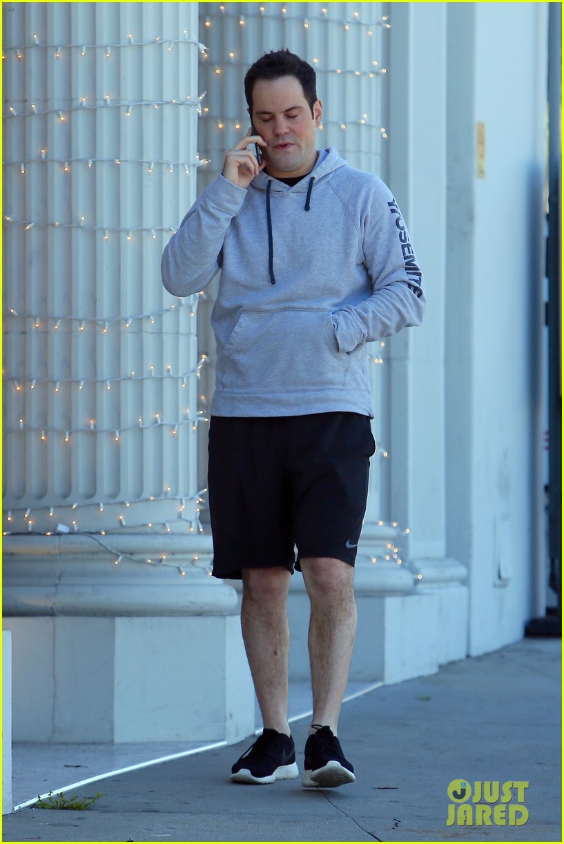 Mike Comrie Steps Out Solo After Hilary Duff Divorce Finalized: Photo ...