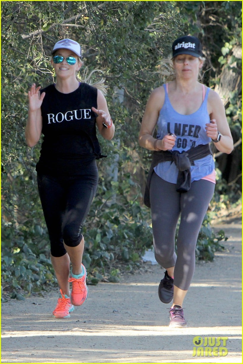 Reese Witherspoon & Adam Scott Hug It Out for 'Big Little Lies': Photo ...