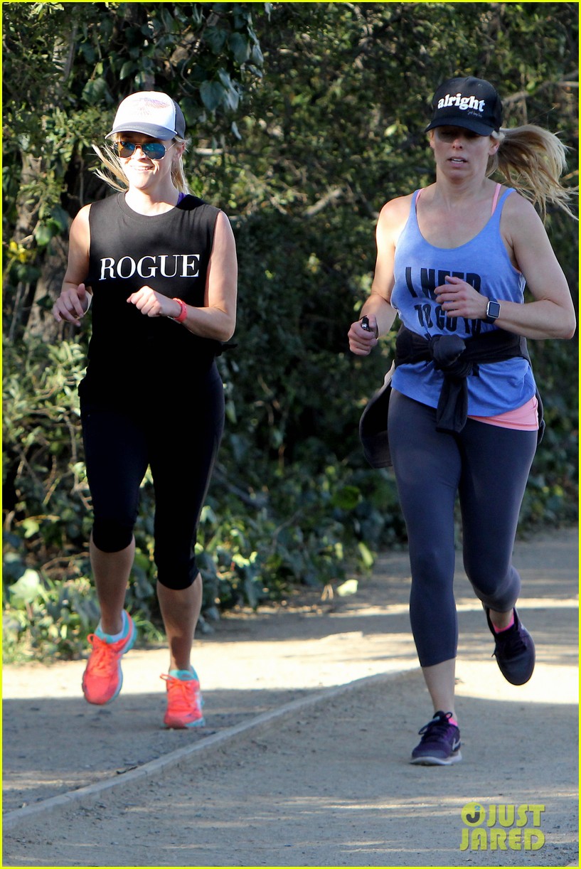 Reese Witherspoon & Adam Scott Hug It Out for 'Big Little Lies': Photo ...