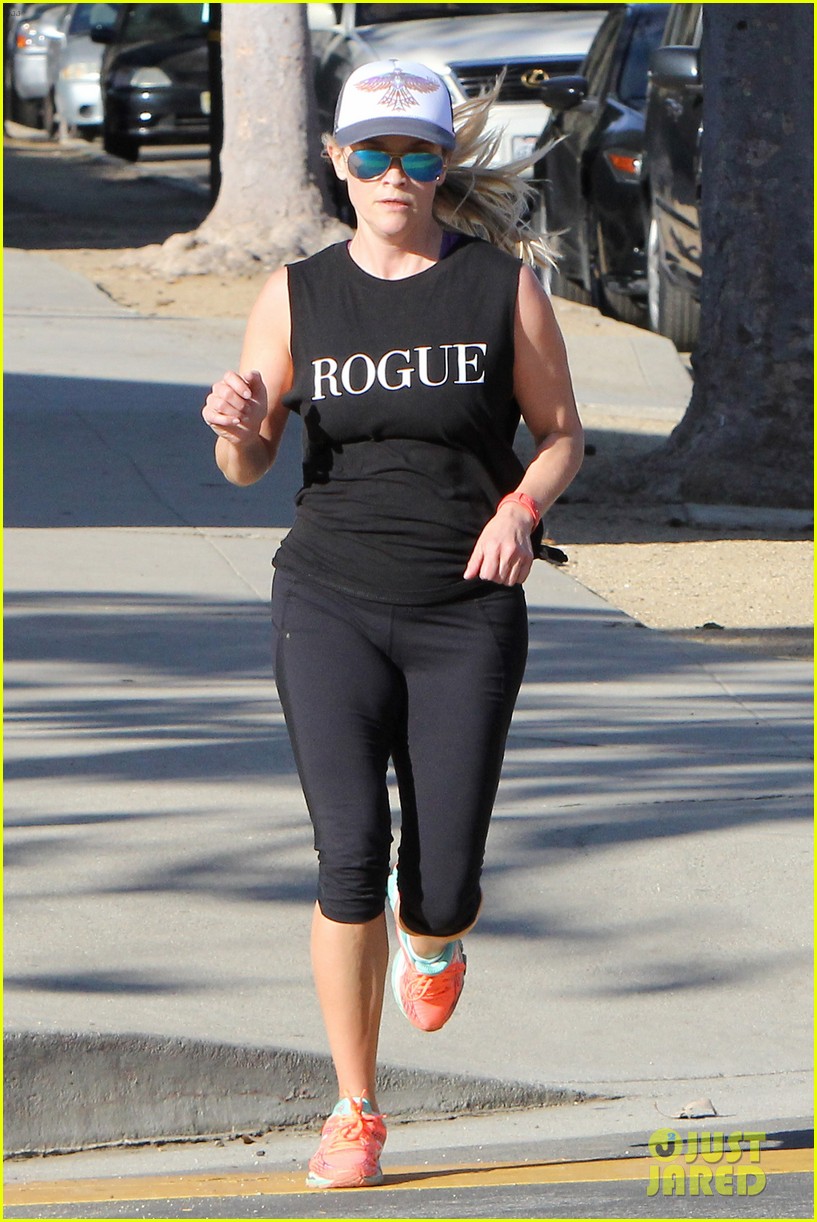 Reese Witherspoon & Adam Scott Hug It Out for 'Big Little Lies': Photo ...