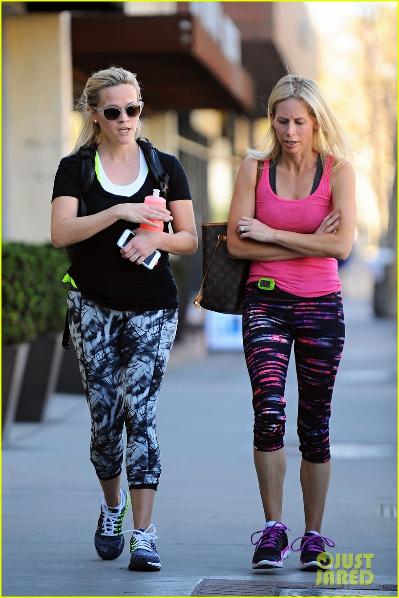 Reese Witherspoon & Adam Scott Hug It Out for 'Big Little Lies': Photo ...