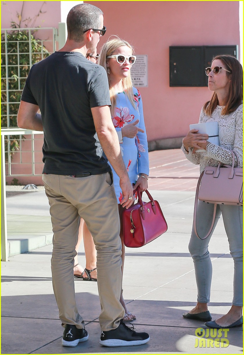 Reese Witherspoon & Adam Scott Hug It Out for 'Big Little Lies': Photo ...