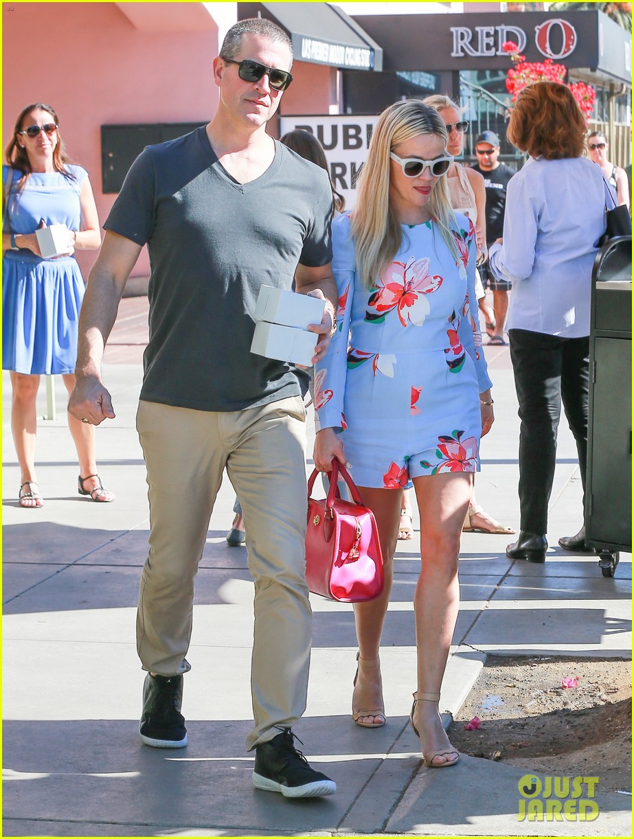 Reese Witherspoon & Adam Scott Hug It Out for 'Big Little Lies': Photo ...