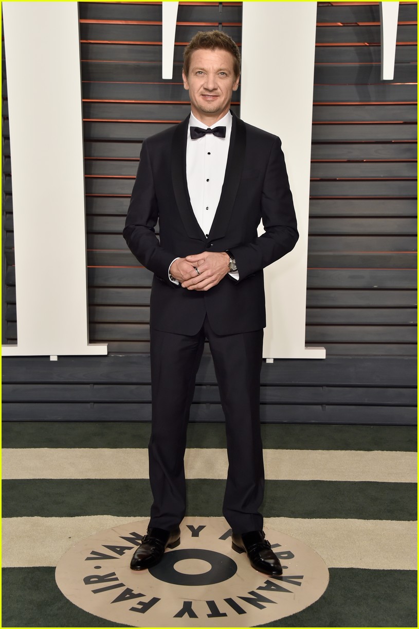 Jeremy Renner & Adrien Brody Suit Up For Vanity Fair Oscars Party 2016 ...
