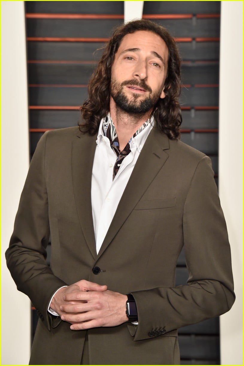 Jeremy Renner & Adrien Brody Suit Up For Vanity Fair Oscars Party 2016 ...