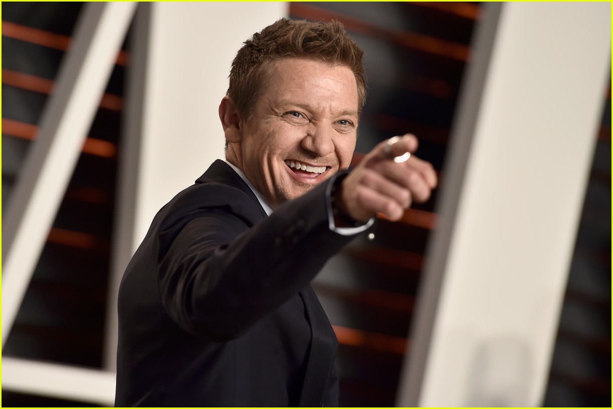 Jeremy Renner & Adrien Brody Suit Up For Vanity Fair Oscars Party 2016 ...