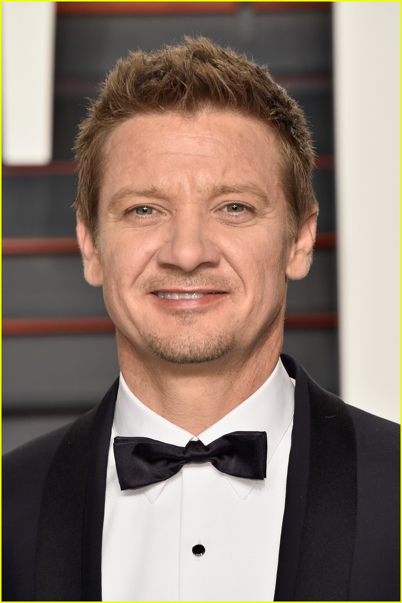 Jeremy Renner & Adrien Brody Suit Up For Vanity Fair Oscars Party 2016 ...