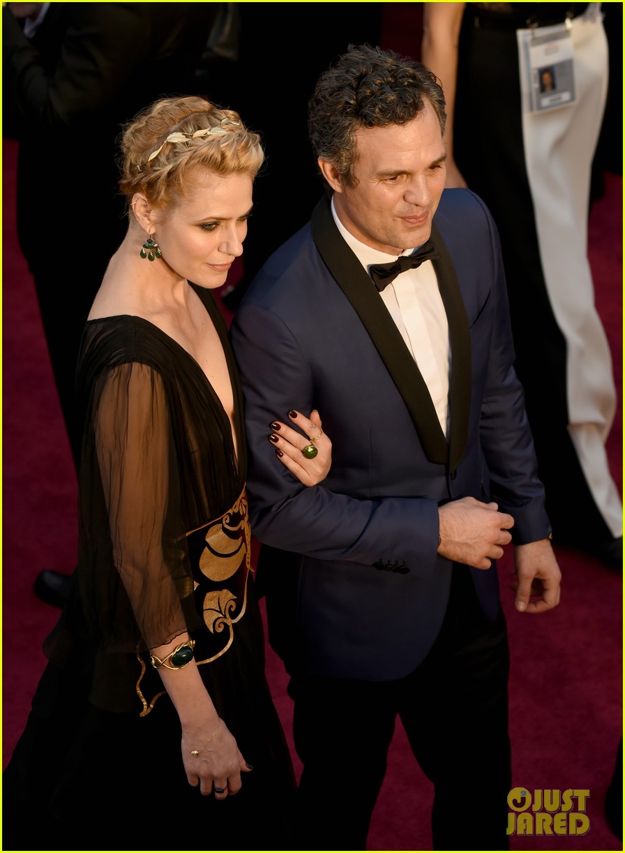 Mark Ruffalo Hits Oscars 2016 Red Carpet After Attending Sexual Abuse ...