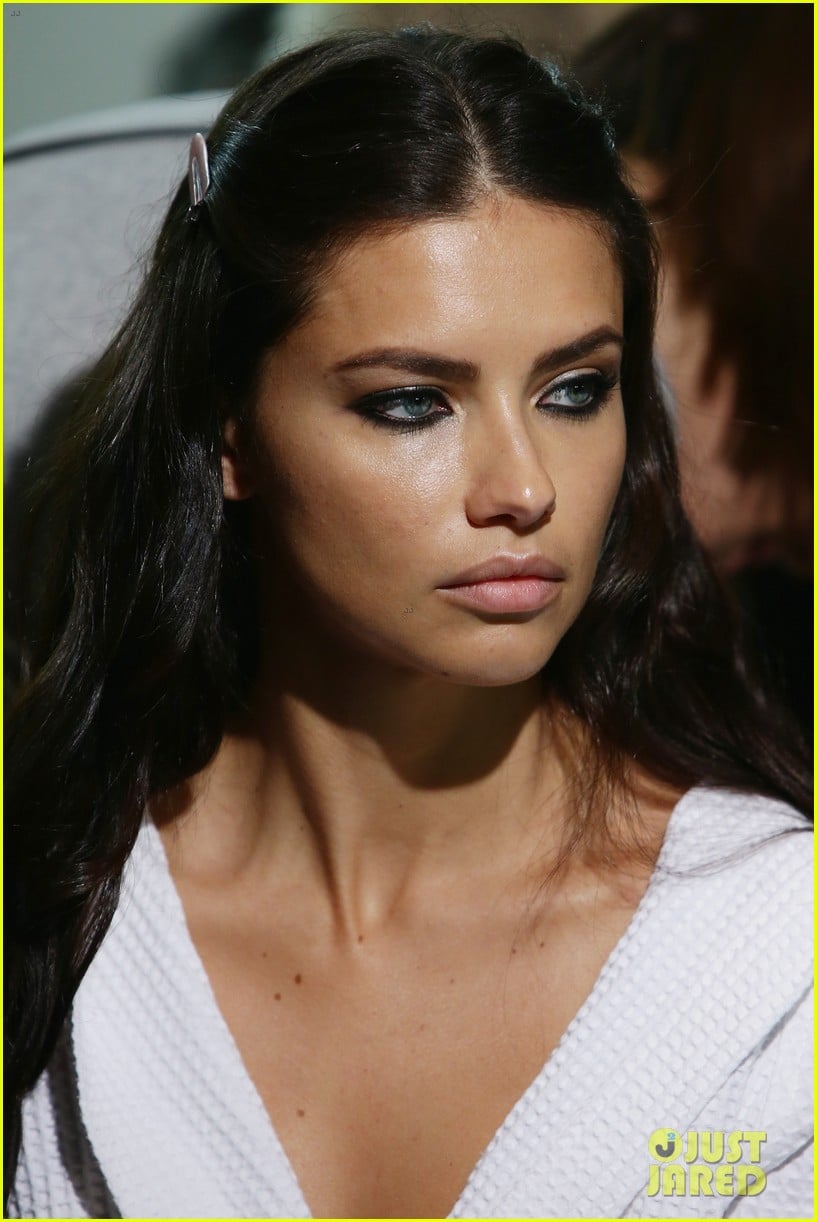 Irina Shayk & Adriana Lima Walk the Versace Runway in Milan: Photo ...