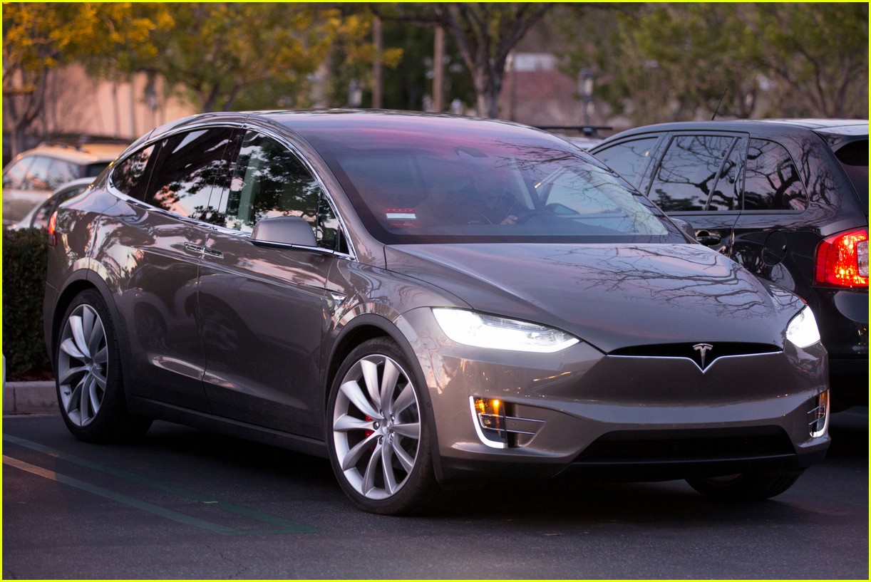 Jaden Smith Buys Tesla Model X, a Car Not Yet On the Market: Photo ...