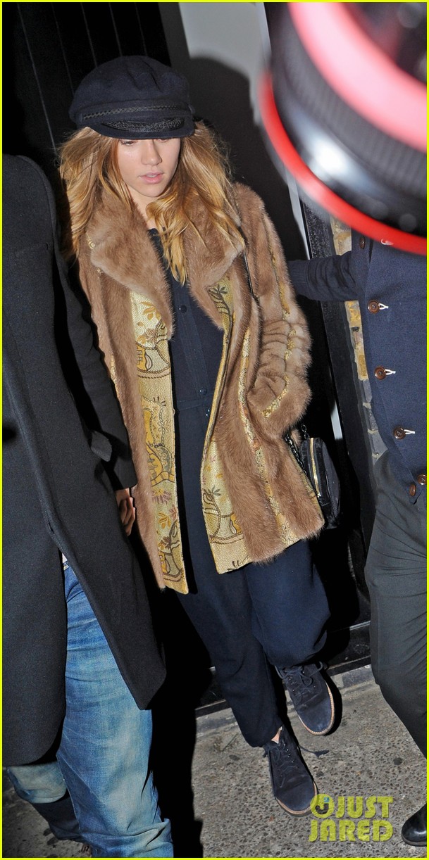 Suki Waterhouse Enjoys Night Out with Sister Immy: Photo 3576278 ...