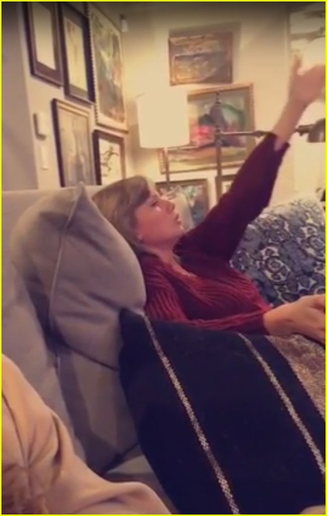 Taylor Swift Sings Along to 'Grease: Live' with Gigi Hadid (Video ...
