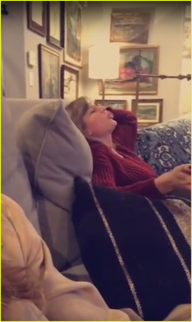 Taylor Swift Sings Along to 'Grease: Live' with Gigi Hadid (Video ...