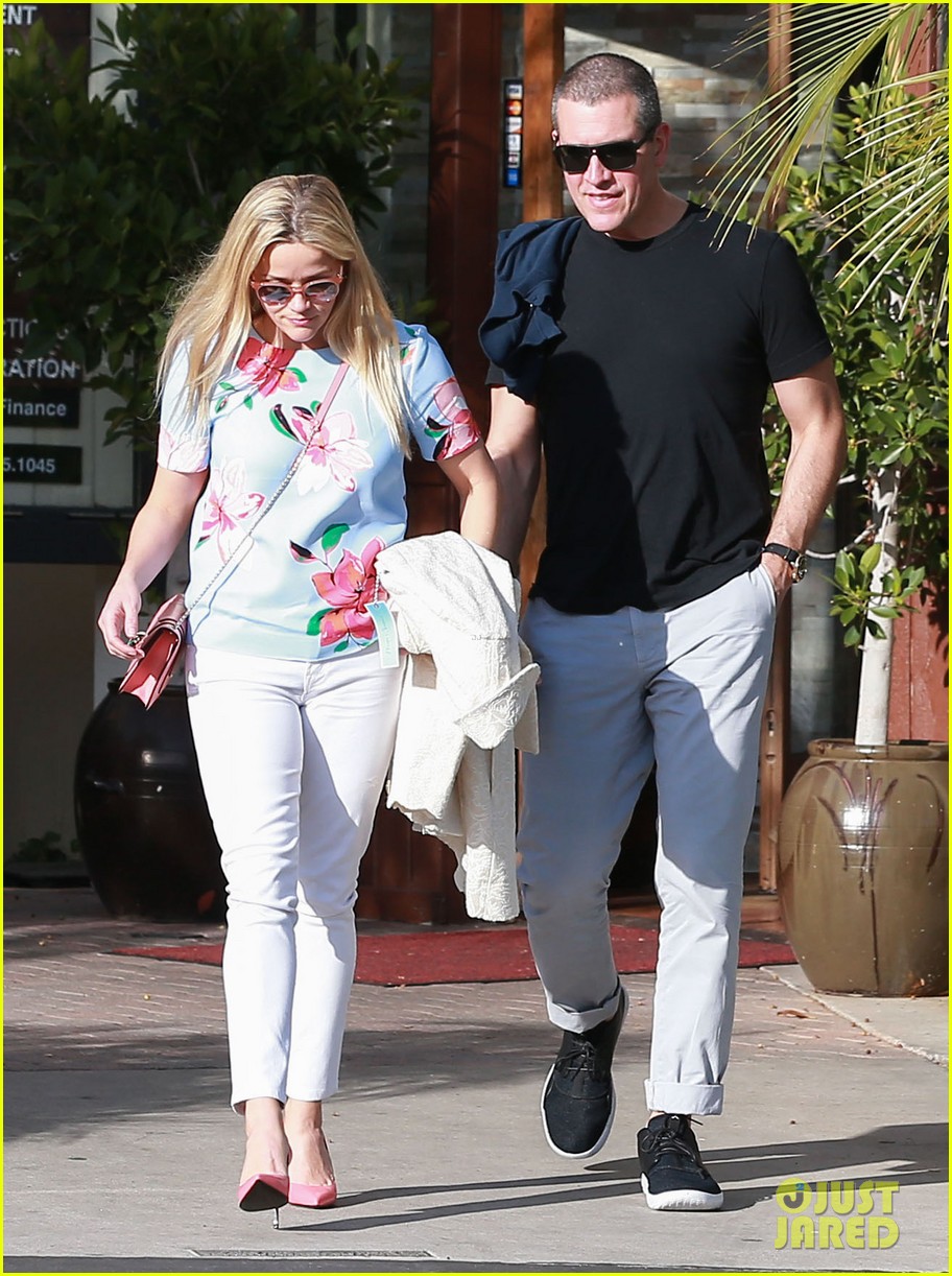 Reese Witherspoon & Jim Toth Celebrate Valentine's Day at Romantic ...