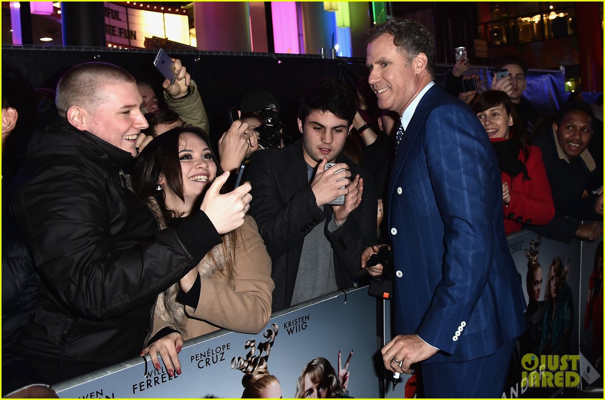 Ben Stiller Sets Longest Selfie Stick Record at 'Zoolander 2' London ...