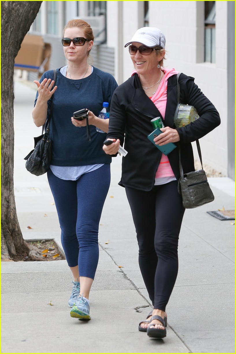 Amy Adams Says Her Whole Family Loves Staring at Henry Cavill: Photo ...