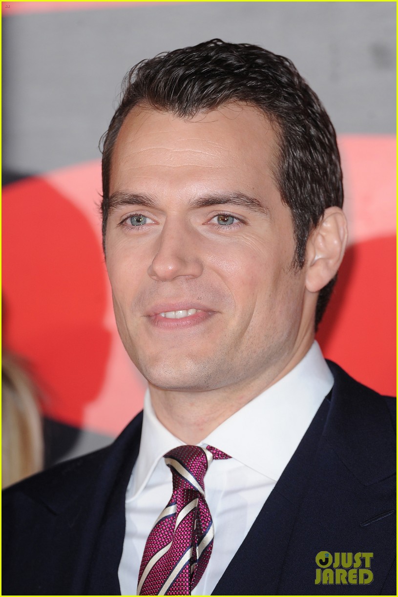Ben Affleck & Henry Cavill Suit Up for 'Batman v Superman' London ...