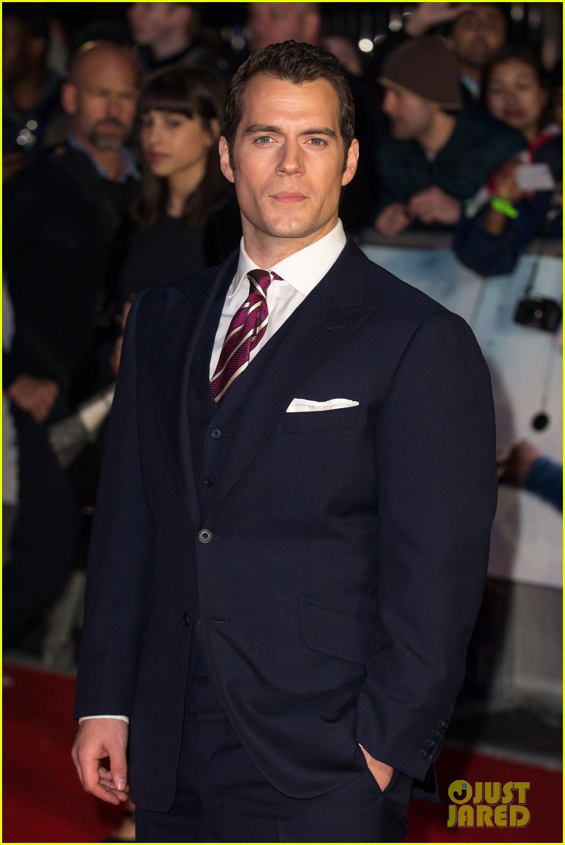 Ben Affleck & Henry Cavill Suit Up for 'Batman v Superman' London ...