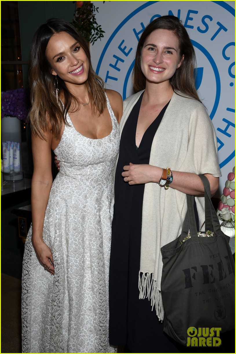 Jessica Alba Shows Off Her Killer Muscles in Gym Selfie: Photo 3601555 ...