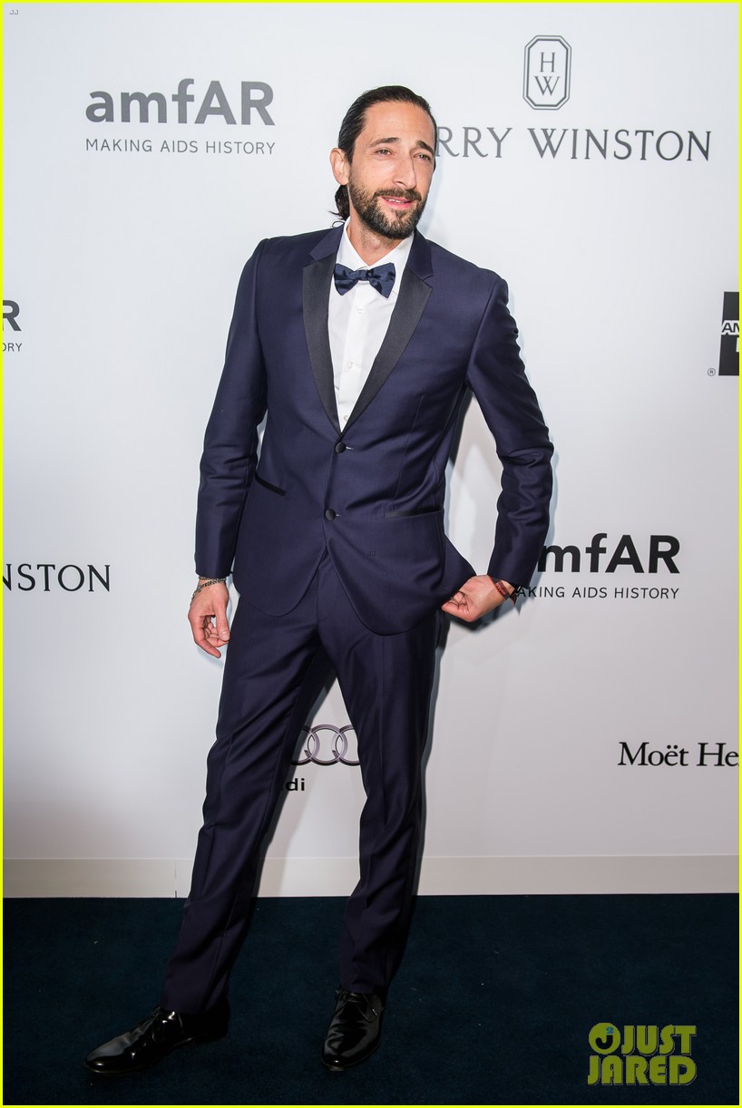 Victoria Beckham Mingles with Adrien Brody in Hong Kong: Photo 3609568 ...