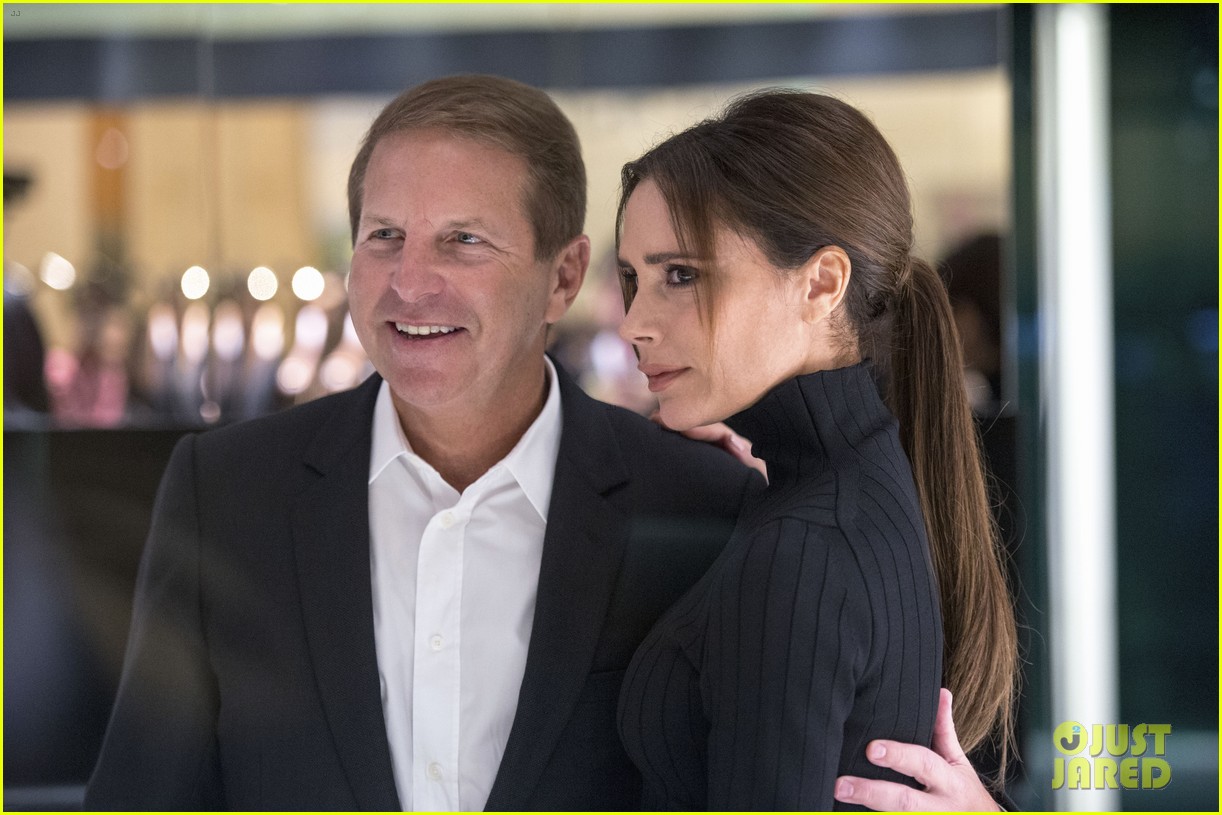 Victoria Beckham Mingles with Adrien Brody in Hong Kong: Photo 3609583 ...