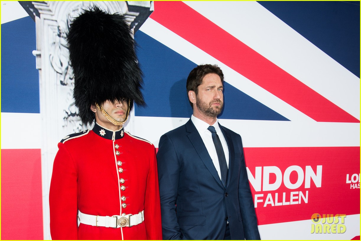 Gerard Butler Does an Interview with Google Autocomplete!: Photo ...