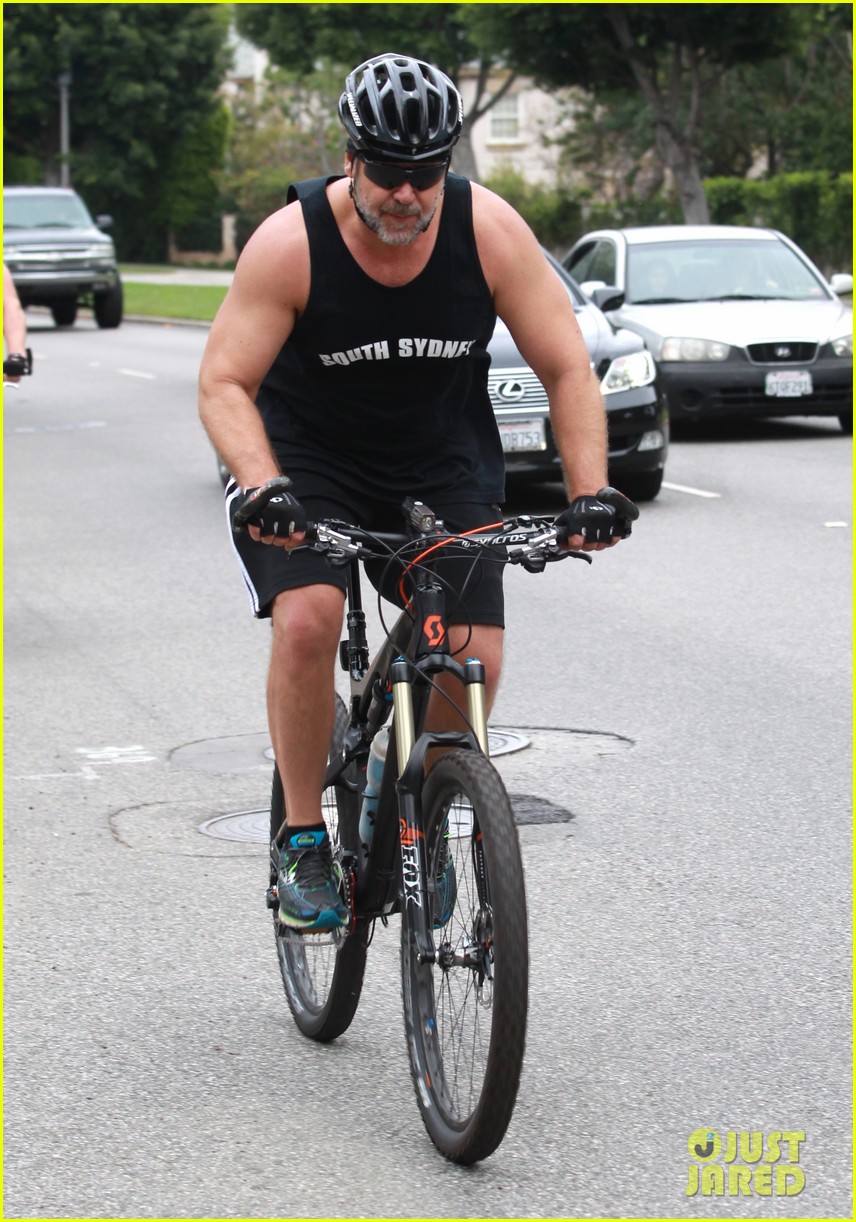 Russell Crowe Shows Off His 52 Pound Weight Loss (Photos): Photo ...