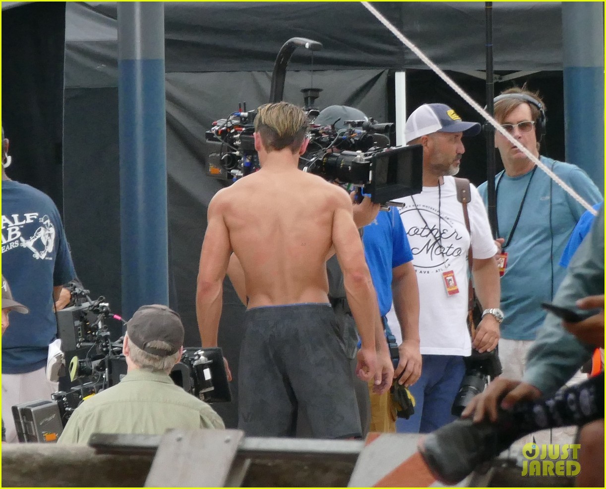 This Woman Spraying Zac Efron's Body Has Your Dream Job: Photo 3599488 ...