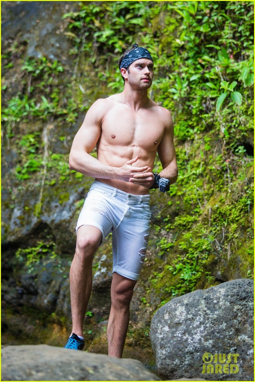 The Bold and the Beautiful's Pierson Fode Shows His Ripped Shirtless ...