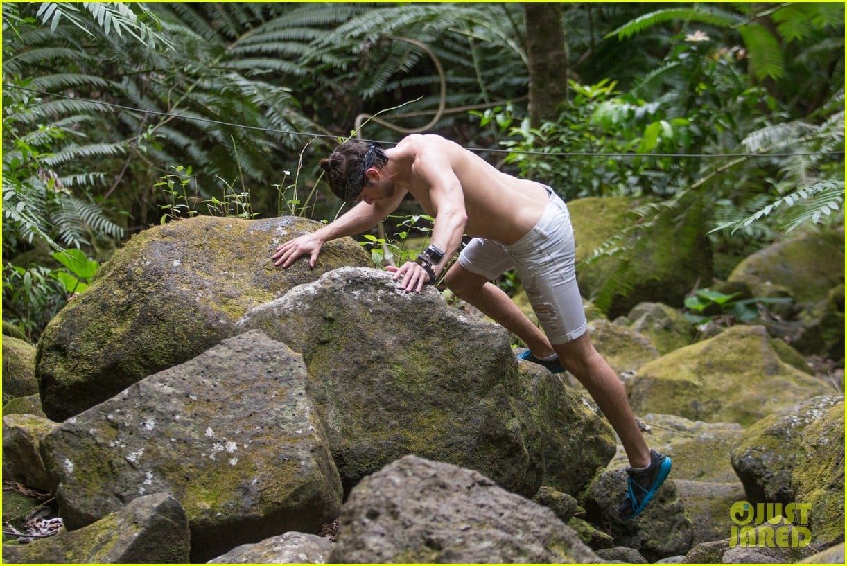 The Bold and the Beautiful's Pierson Fode Shows His Ripped Shirtless ...