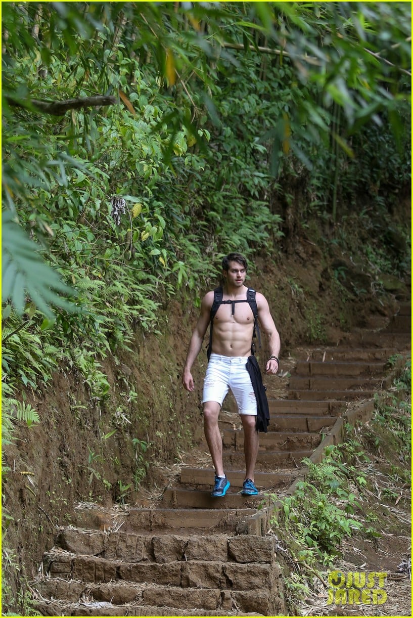 The Bold and the Beautiful's Pierson Fode Shows His Ripped Shirtless ...