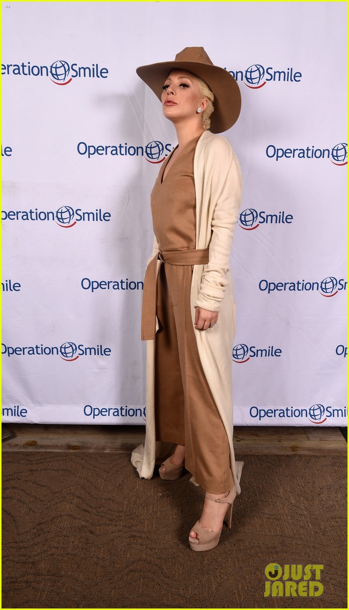 Lady Gaga & Taylor Kinney Couple Up for Charity Ski Event!: Photo ...