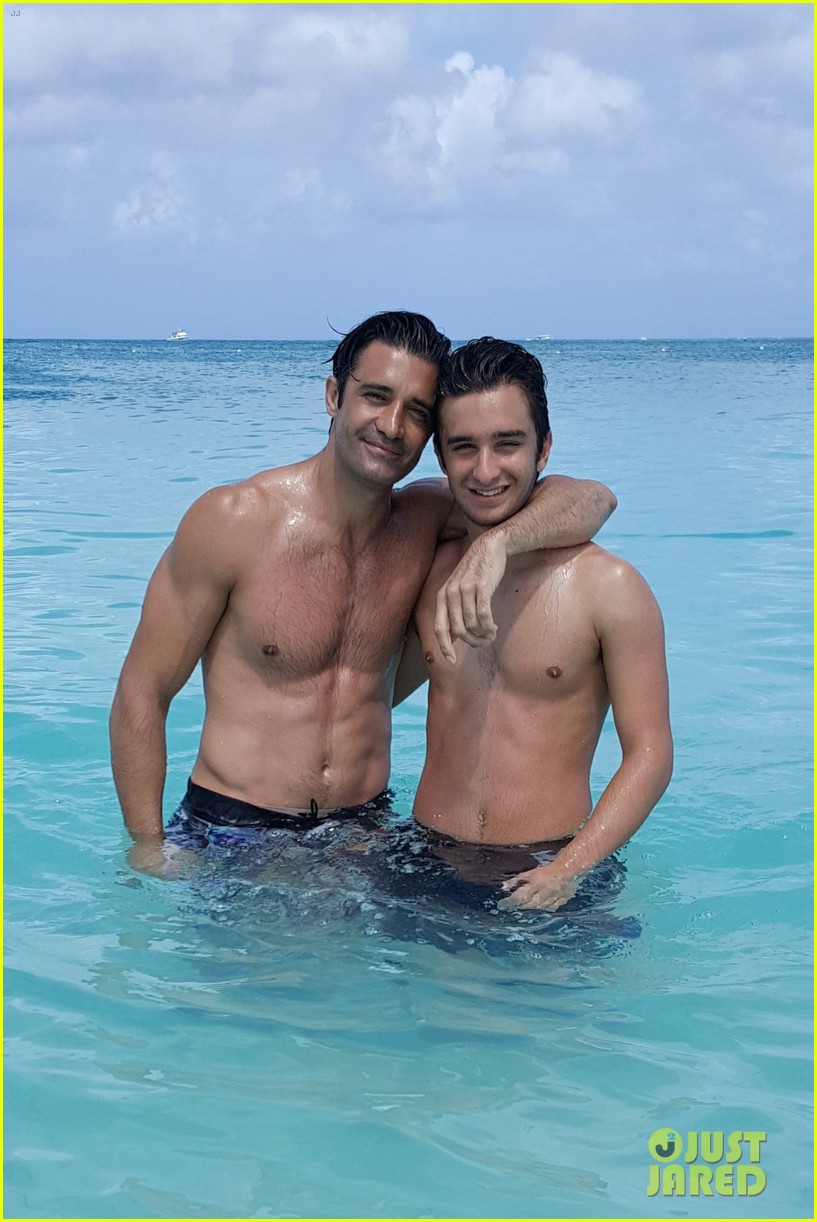 Shirtless Gilles Marini Hits the Beach with His Kids: Photo 3615250 ...
