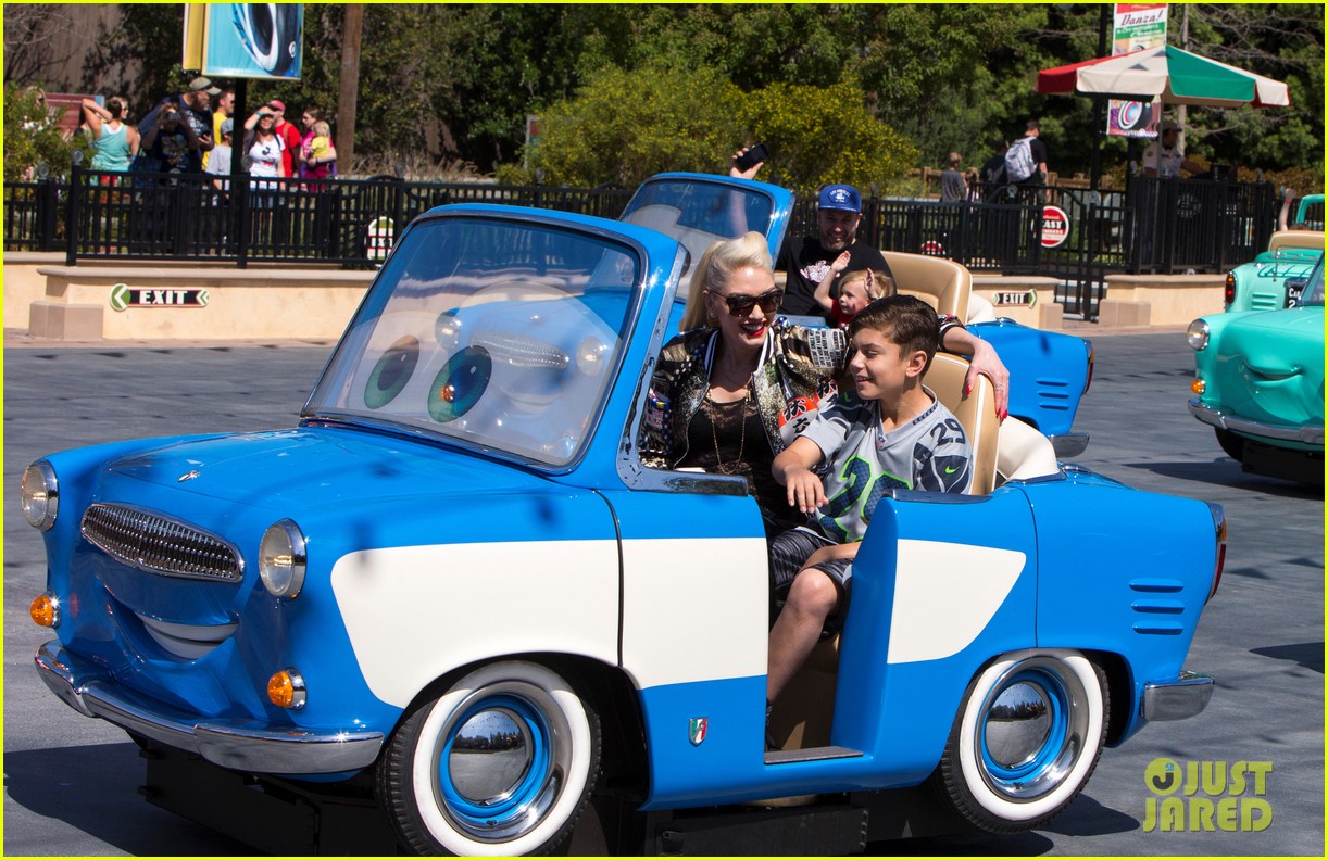 Gwen Stefani & Son Kingston Spend the Day at Disney's Cars Land: Photo ...
