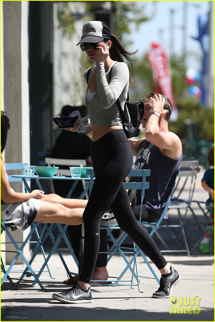 Kendall Jenner & Hailey Baldwin Work Out Together On The Weekend: Photo ...