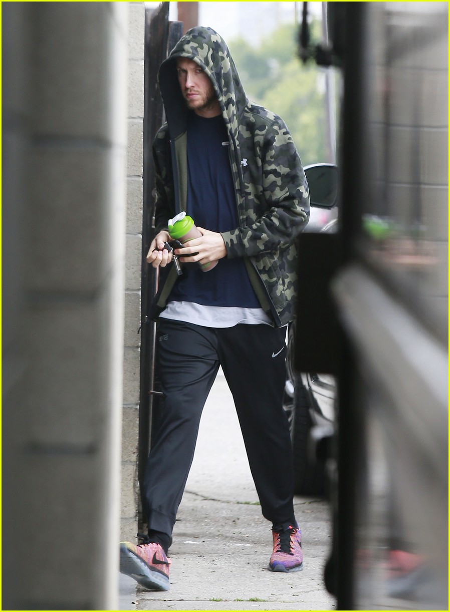 Calvin Harris Hits the Gym in Camouflage Hoodie: Photo 3611832 | Photos ...