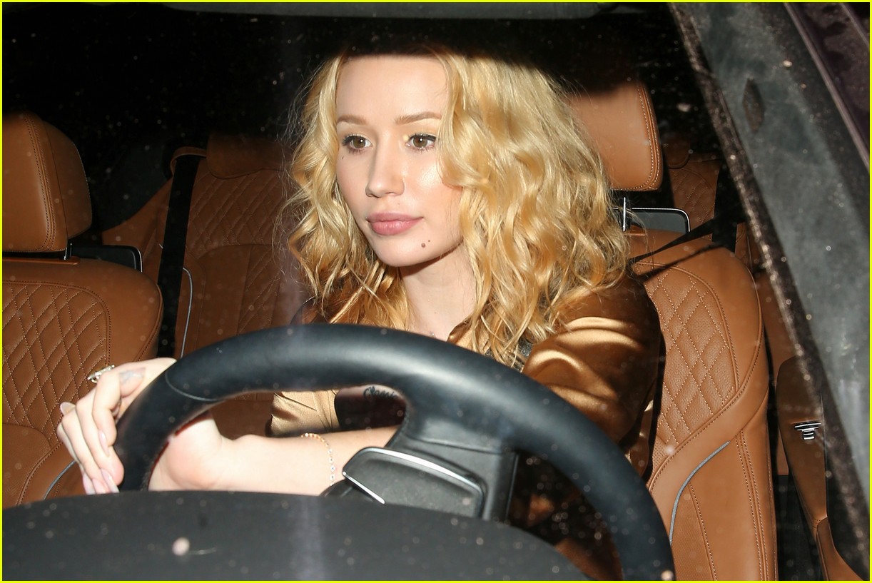 Iggy Azalea & Fiance Nick Young Kiss Goodbye at The Nice Guy: Photo ...