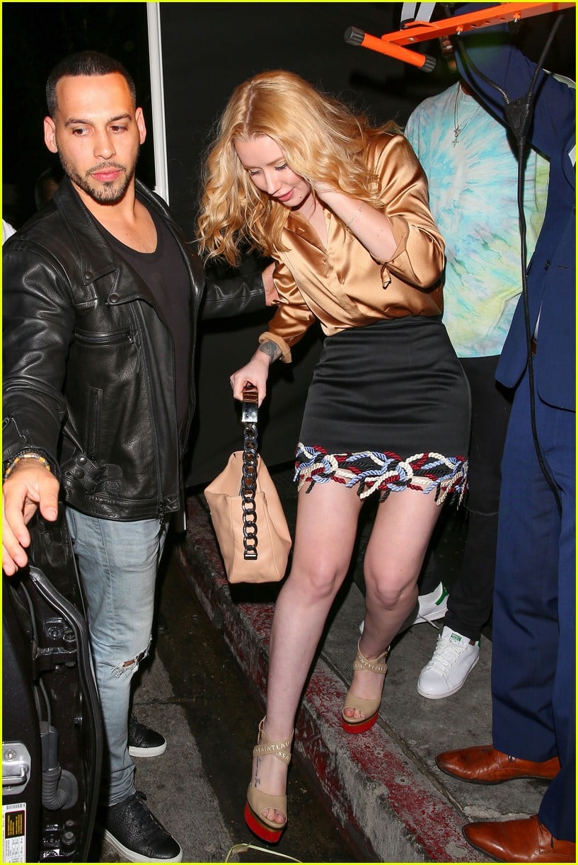 Iggy Azalea & Fiance Nick Young Kiss Goodbye at The Nice Guy: Photo ...