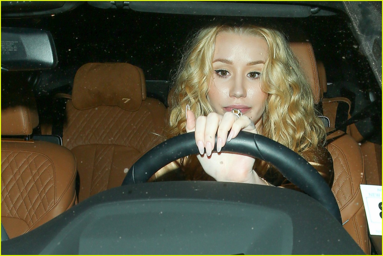 Iggy Azalea & Fiance Nick Young Kiss Goodbye at The Nice Guy: Photo ...
