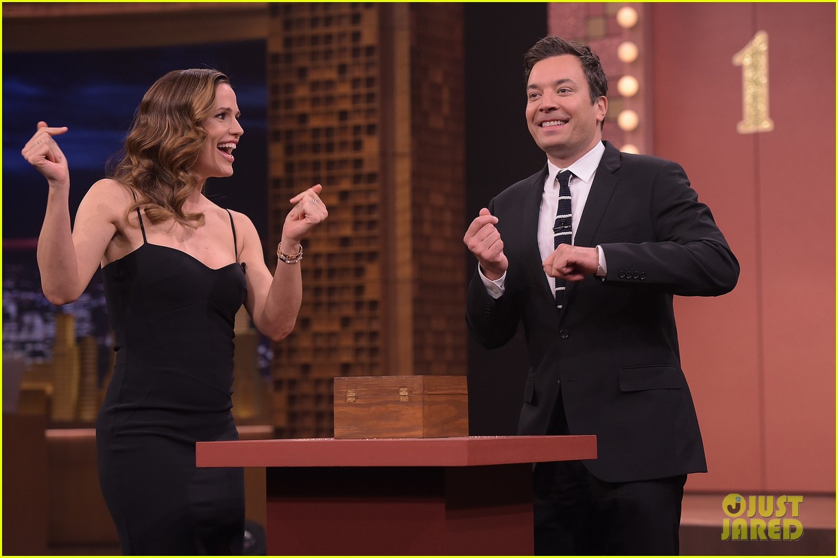 Jennifer Garner Plays 'Truth or Door' on 'Fallon Tonight' (Video ...