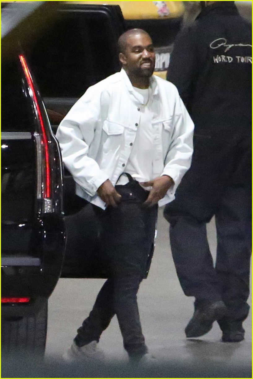 Kanye West, Kim Kardashian & Sisters Hit Up Justin Bieber Concert ...