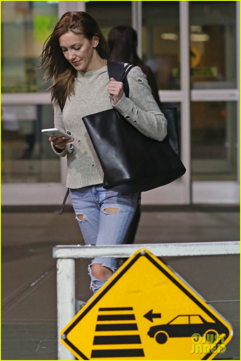 Arrow's Katie Cassidy & Caity Lotz Dance it Up! (Videos): Photo 3608130 ...