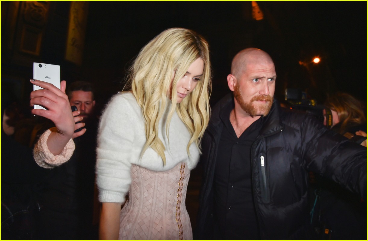 Kendall Jenner Fights Back Against Pushy Photographer After Balmain ...