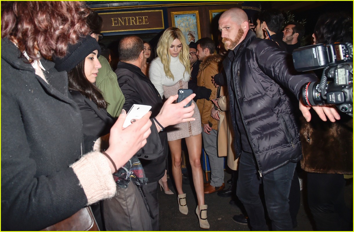 Kendall Jenner Fights Back Against Pushy Photographer After Balmain ...