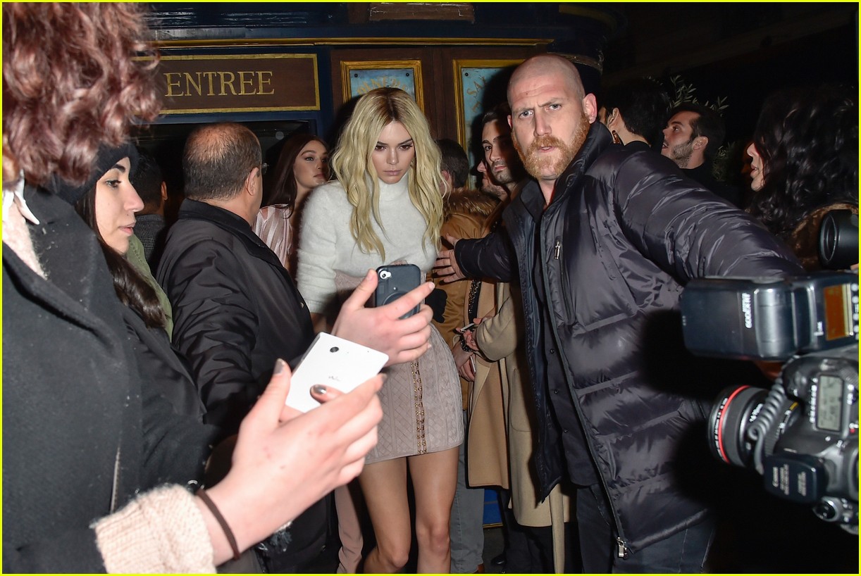 Kendall Jenner Fights Back Against Pushy Photographer After Balmain ...