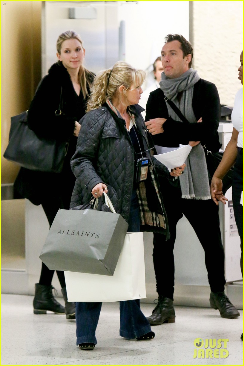 Jude Law & Girlfriend Phillipa Coan Jet Out of New York City: Photo ...