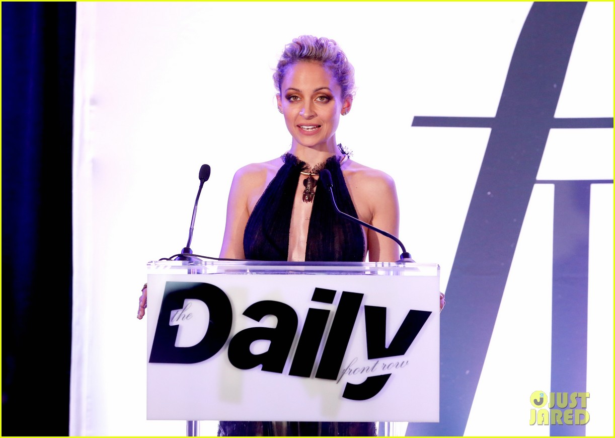 Jennifer Lopez & Kate Hudson Present to Their Friends at Daily Front ...