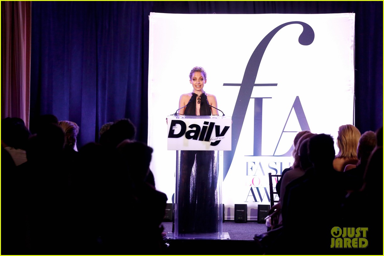Jennifer Lopez & Kate Hudson Present to Their Friends at Daily Front ...
