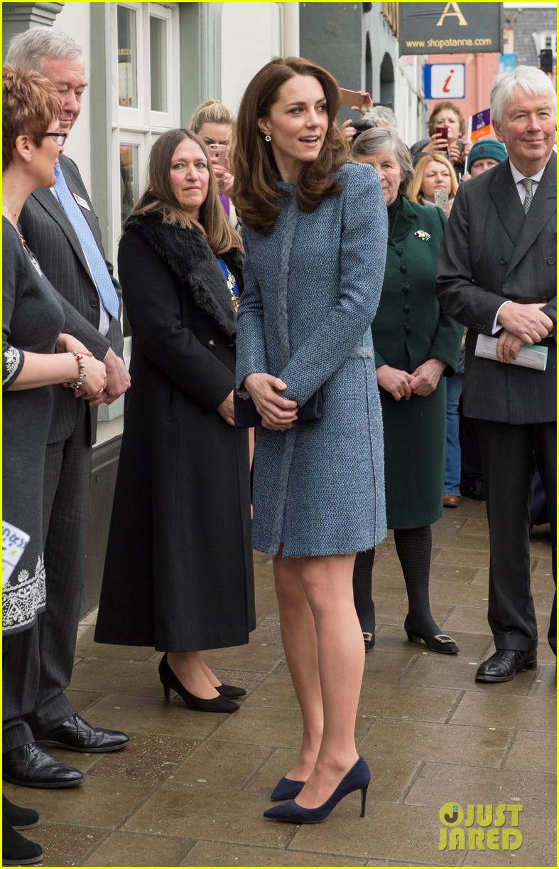 Kate Middleton Officially Opens Charity Shops in London: Photo 3609065 ...