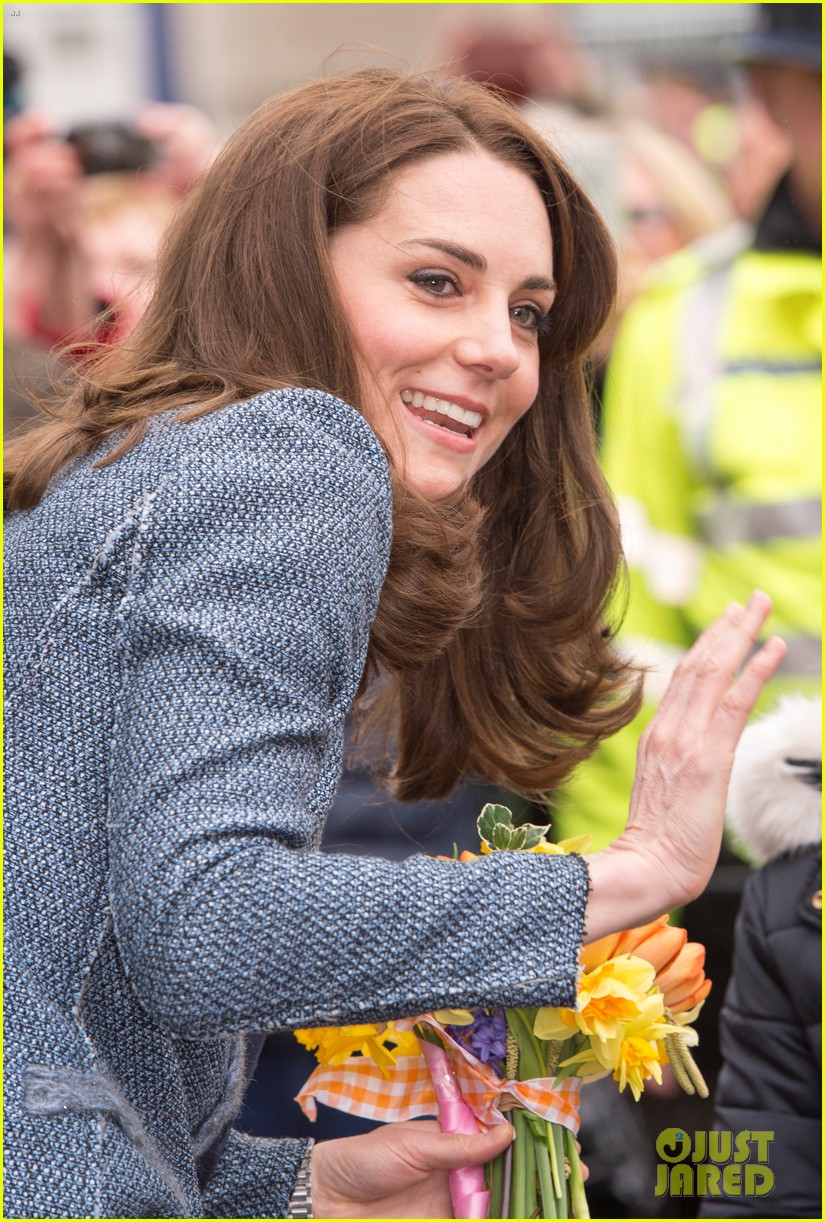 Kate Middleton Officially Opens Charity Shops in London: Photo 3609066 ...